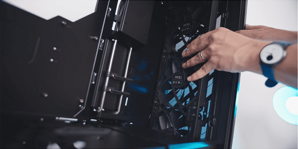 The Ultimate Fanboy Case? ASUS ROG Strix Helios Review